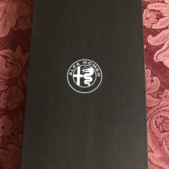 Tomax | Cell Phones & Accessories | Alfa Romeo Wireless Phone Charging ...